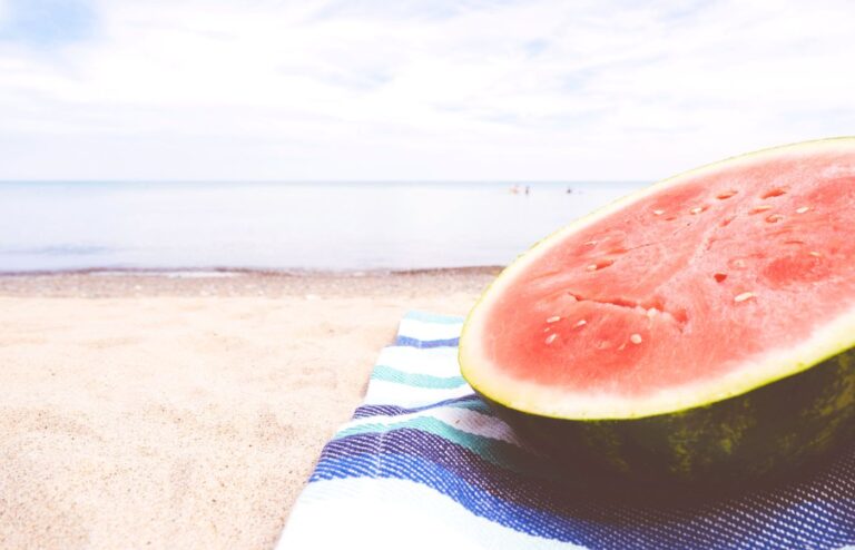 The Best Beach Food Ideas to Easily Pack for Your Beach Day - Stars ...