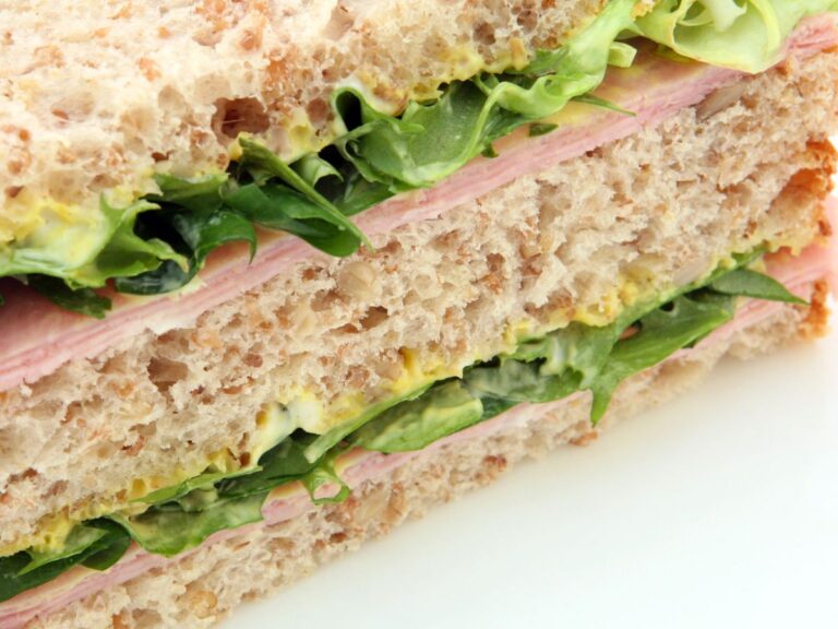 The Best Beach Food Ideas to Easily Pack for Your Beach Day - Stars ...